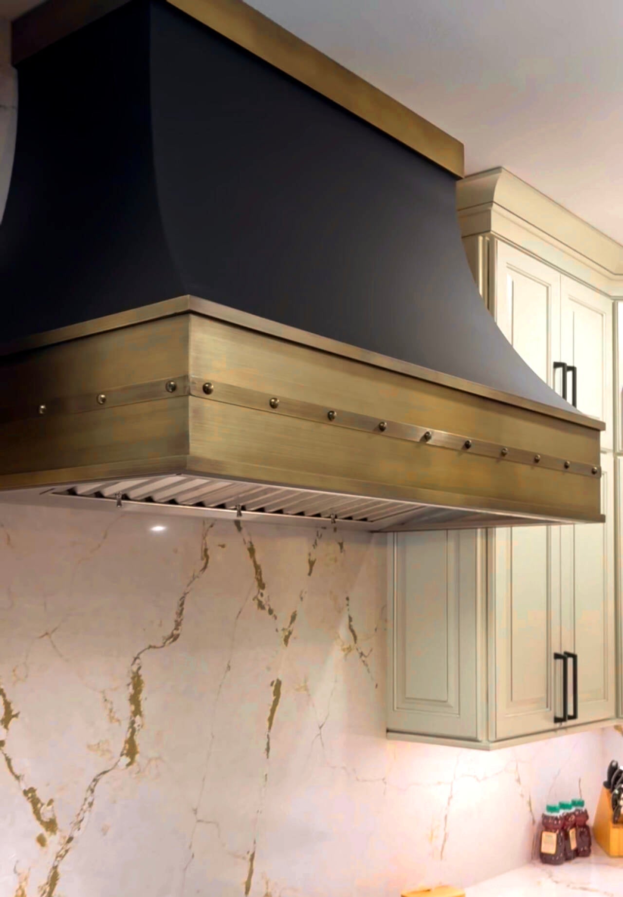 RHM Black Range Hood Custom Stainless Steel with Antique Brass SH7-S1C ...