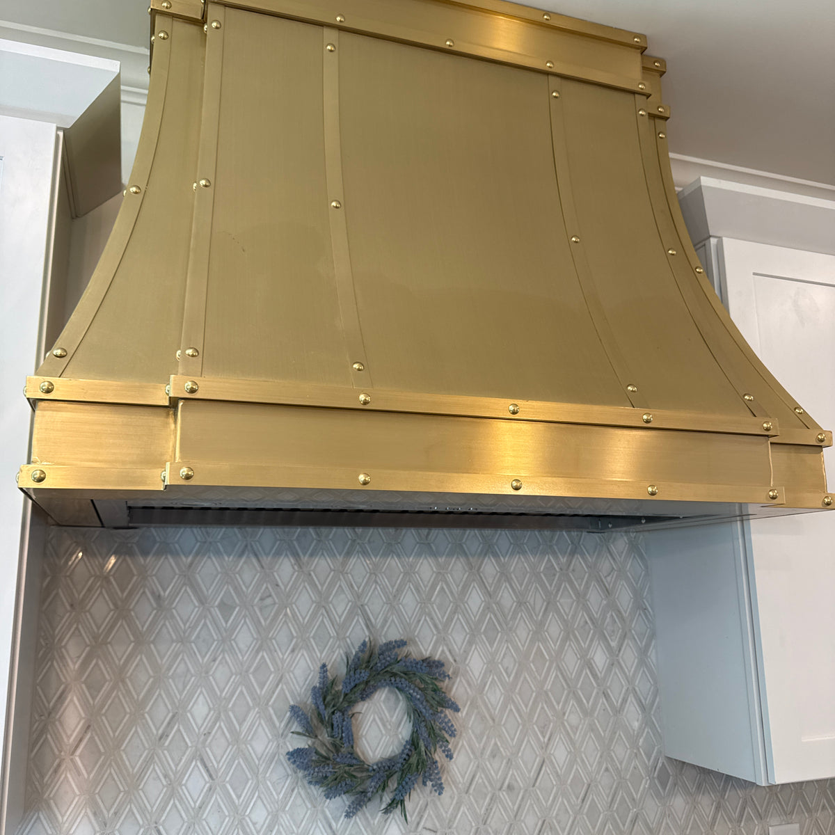 RHM Stainless Steel Range Hood Modern Curve Design With Straps and Riv ...